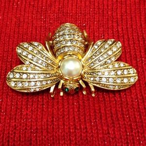 Joan Rivers | Jewelry | Joan Rivers Forever In Our Memory Bee Pin ...