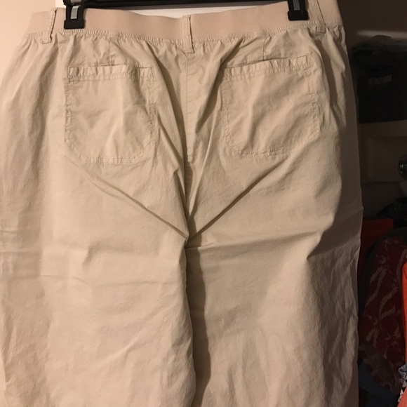 Kim Rogers | Pants & Jumpsuits | Khaki Capris Nwot Front And Back ...