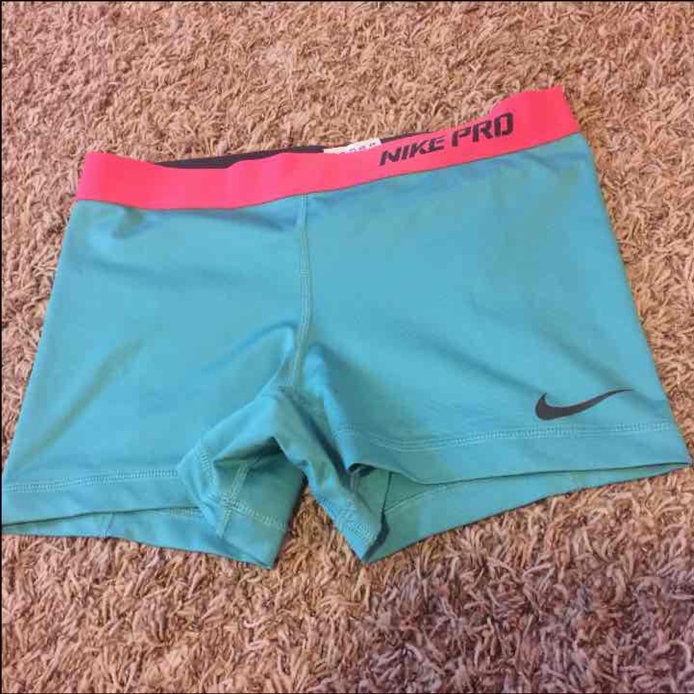 Nike Pros - Gem