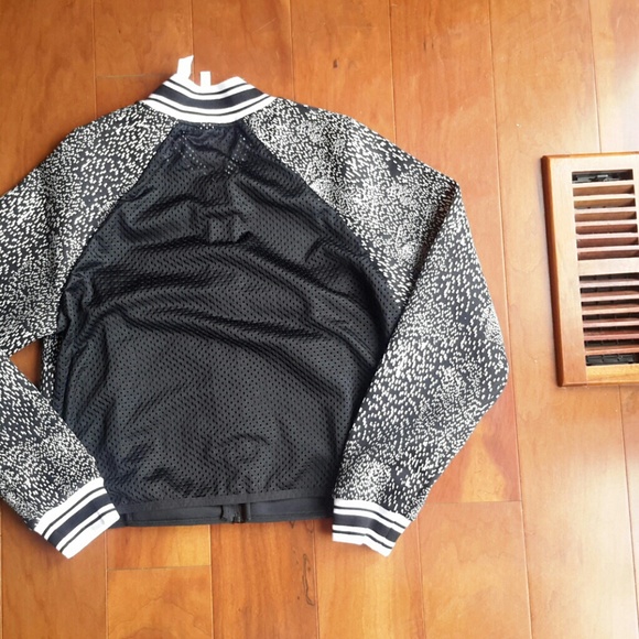 Fabletics | Jackets & Coats | Nwt Fabletics Tia Bomber Jacket Size ...