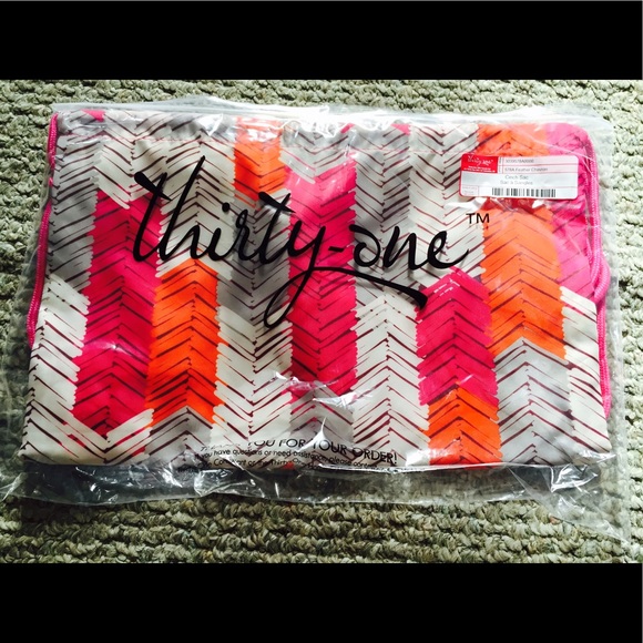 thirty-one | Bags | Brand New Thirtyone Cinch Sac Feather Chevron ...