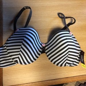 60% off Coobie Tops - Coobie Sport Intimates Bra Sz 36D from Safira's ...