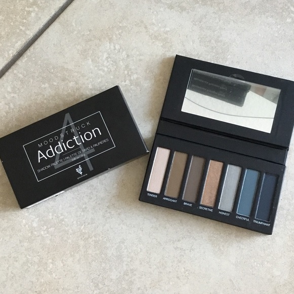 Younique | Makeup | Host Pick Moonstruck Addiction Palette 4 | Poshmark
