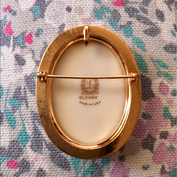 Lenox | Jewelry | Vintage Leonax Gold Ivory Floral Brooch Pendant ...