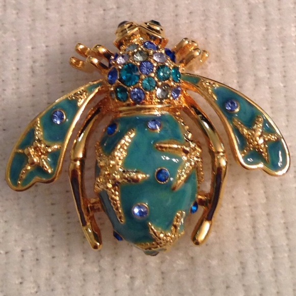 Joan Rivers | Jewelry | Joan Rivers Summer By The Seashore Bee Pin ...