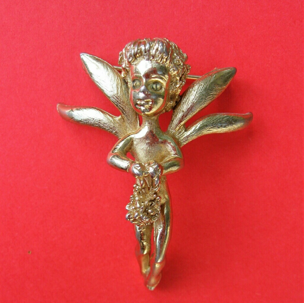 Vintage Monet Gold Tone Angel Cherub Fairy Brooch - Gem
