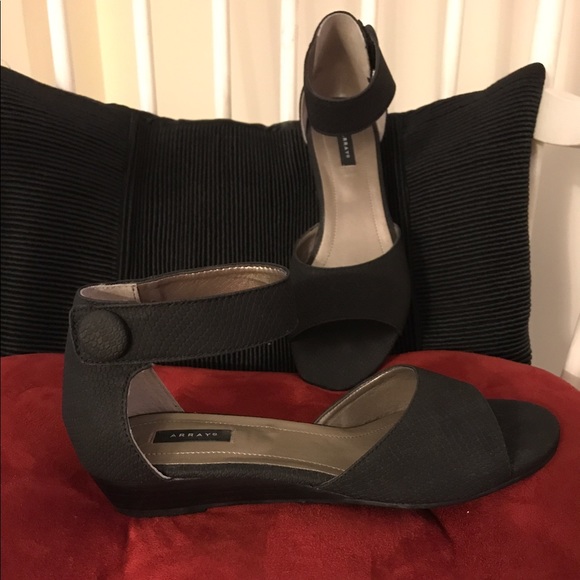 Array | Shoes | Brand New Array Black Sandals Size 9 Narrow | Poshmark