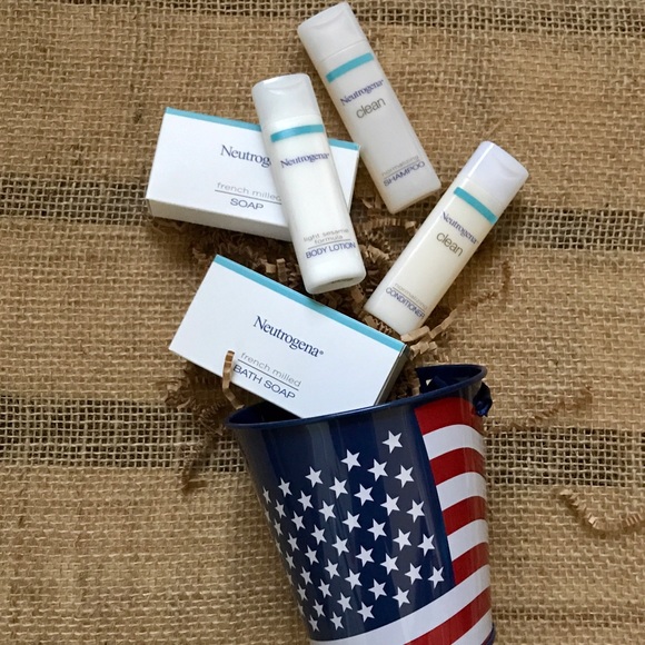 Neutrogena | Makeup | Free Beauty Gift | Poshmark