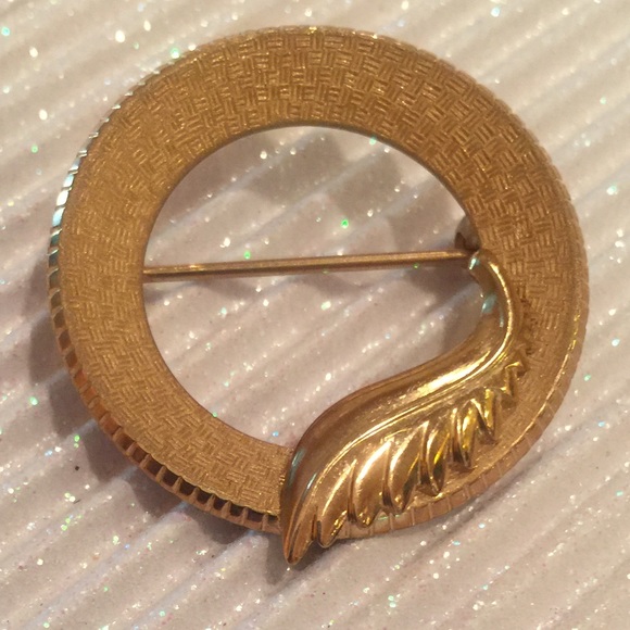 Vintage | Jewelry | Vintage 4 Karat Gold Filled Dce Circle Pin | Poshmark