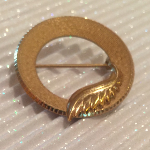 Vintage | Jewelry | Vintage 4 Karat Gold Filled Dce Circle Pin | Poshmark
