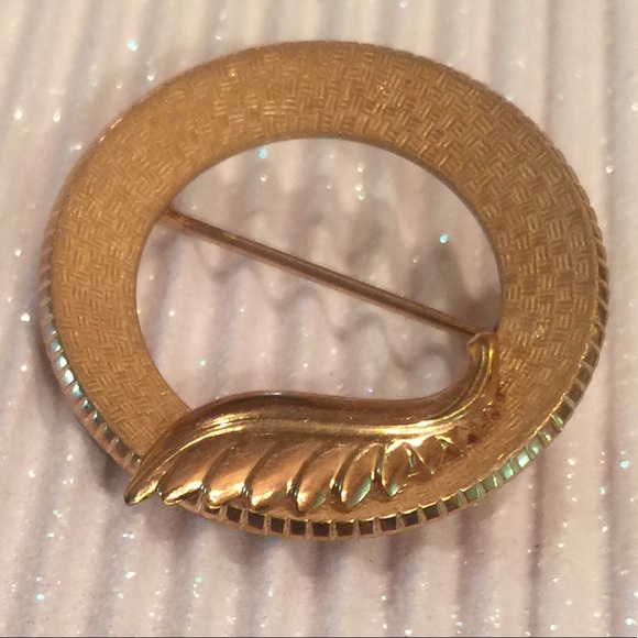 Vintage | Jewelry | Vintage 4 Karat Gold Filled Dce Circle Pin | Poshmark