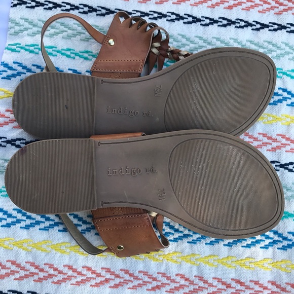 Indigo | Shoes | Like New Brown Gold Sandals Indigo Rd 245 | Poshmark