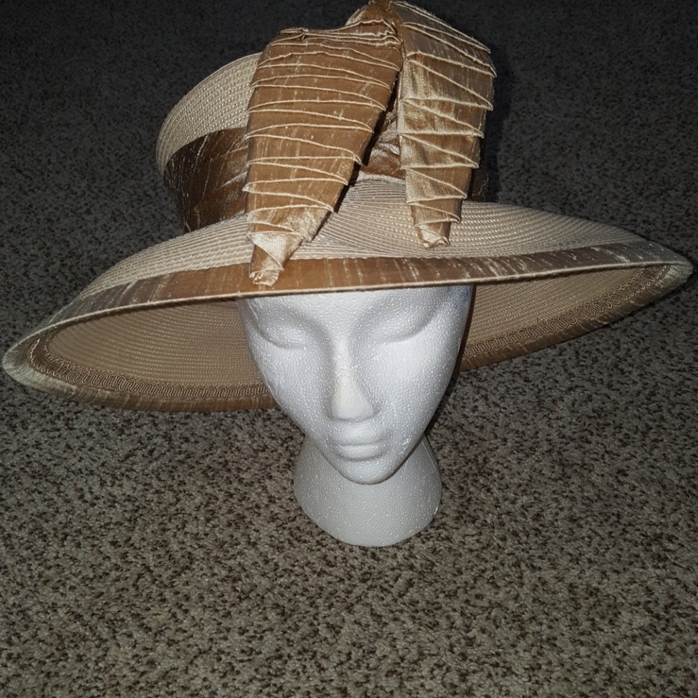 Wide Brim Tan Hat - Gem
