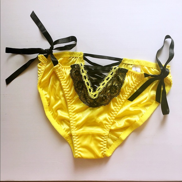 LA MIU | Intimates & Sleepwear | La Miu Lace Lingerie Set With Matching ...