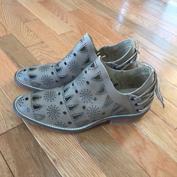 Musse & Cloud | Shoes | Musse Cloud Anisse Distressed Leather Booties ...