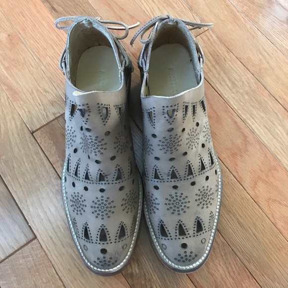 Musse & Cloud | Shoes | Musse Cloud Anisse Distressed Leather Booties ...