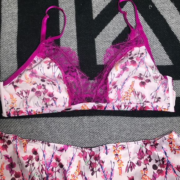 PINK Victoria's Secret | Intimates & Sleepwear | Salevictoria Secret ...