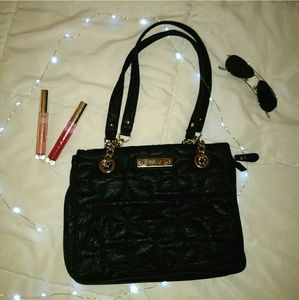 Relic | Bags | Relic Padded Black Hand Bag W Texture Detailing | Poshmark