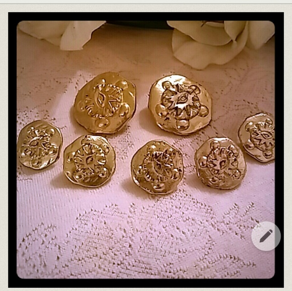 Jewelry | Vintage Raised Design Plastic Buttonsset Of 7 | Poshmark