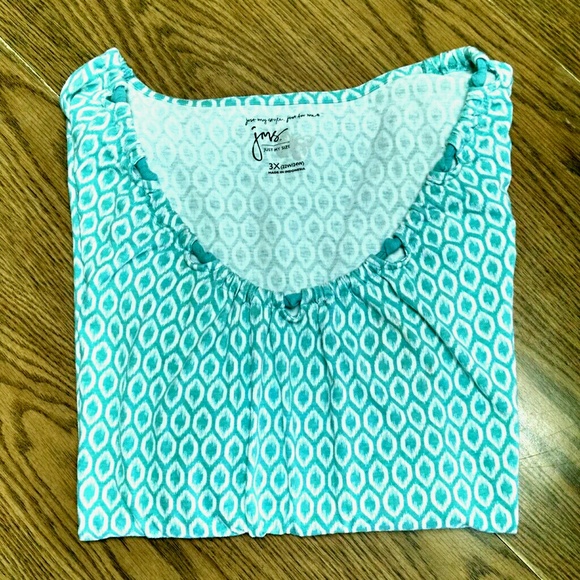 Tops | Previously Loved Ss Tee | Poshmark