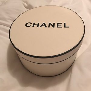 62% off CHANEL Other - Chanel No 5 Paris After Bath Powder from Valerie ...