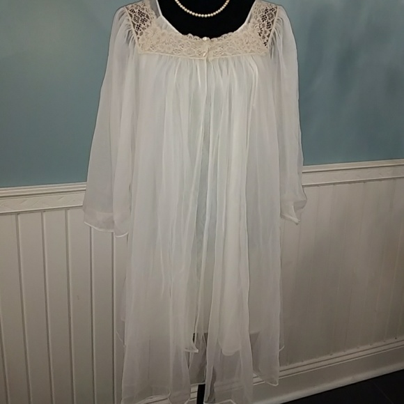 Vintage | Intimates & Sleepwear | True Vintage Short Nightgown And Robe ...