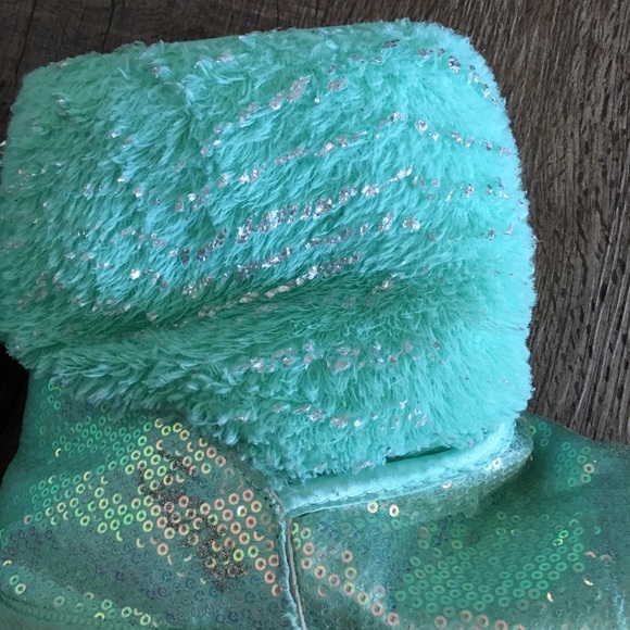 Justice | Shoes | Justice Light Up Boots Slippers Green 7 Youth Fur ...