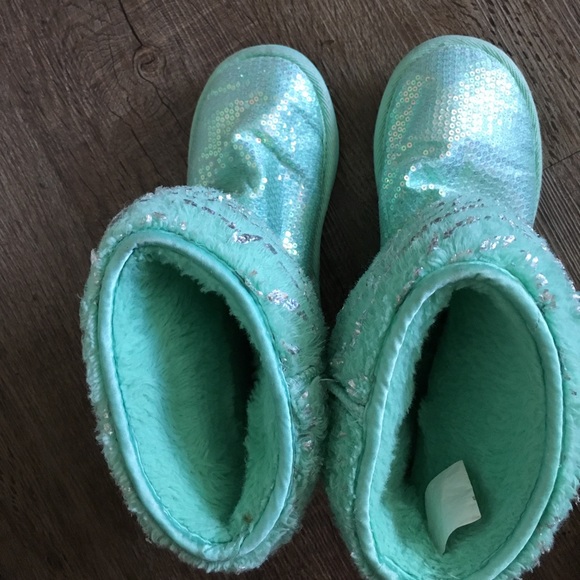 Justice | Shoes | Justice Light Up Boots Slippers Green 7 Youth Fur ...