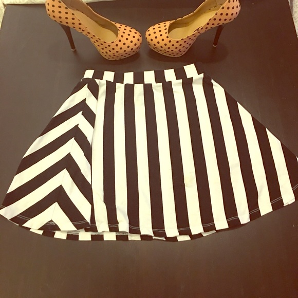 Skirts | Sm Black And White Flirty Mini Skirt | Poshmark