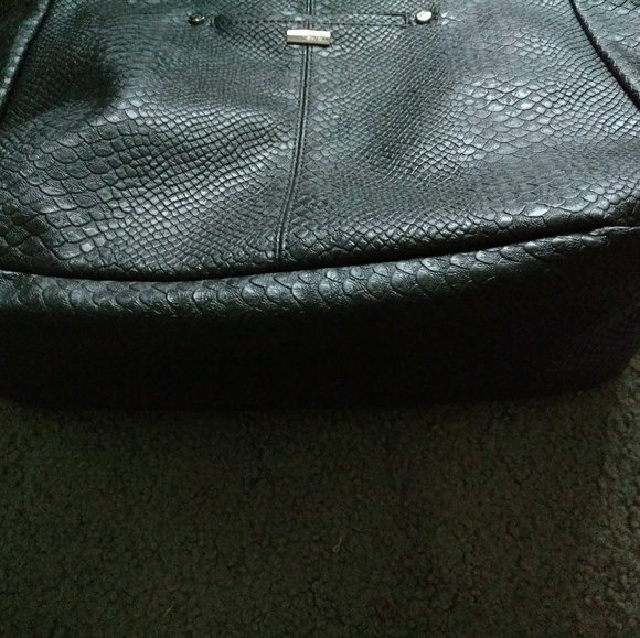 thirty-one | Bags | Thirty One Snakeskin And Gold Reversible Tote ...