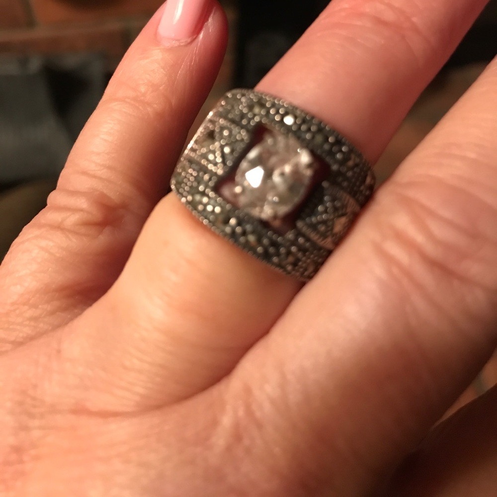 Beautiful Large Detailed Ring - Gem