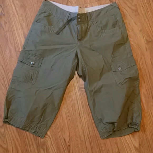 Athleta | Pants & Jumpsuits | Olive Despia Cotton Cargo Capris 89696 ...