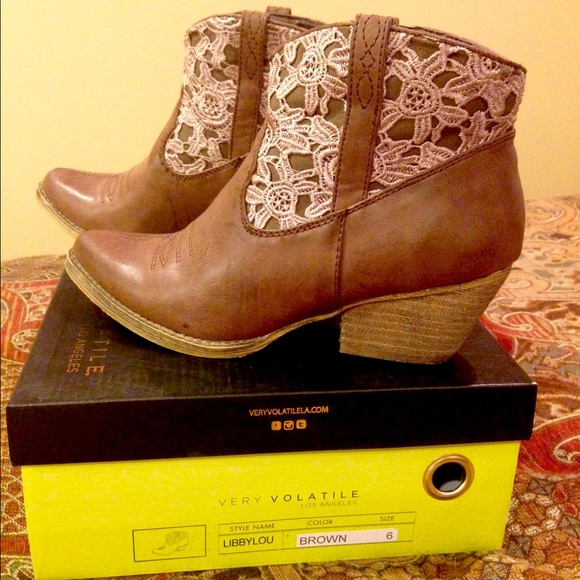 Very Volatile | Shoes | Very Volatile Libbylou Style Boot Sz 6 | Poshmark