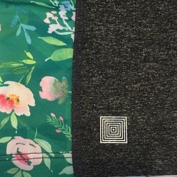 LuLaRoe | Pants & Jumpsuits | Jade Lularoe Moisture Wicking Capris Nwt ...