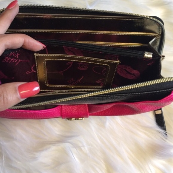 Hot Pink Wallet With Bow | semashow.com