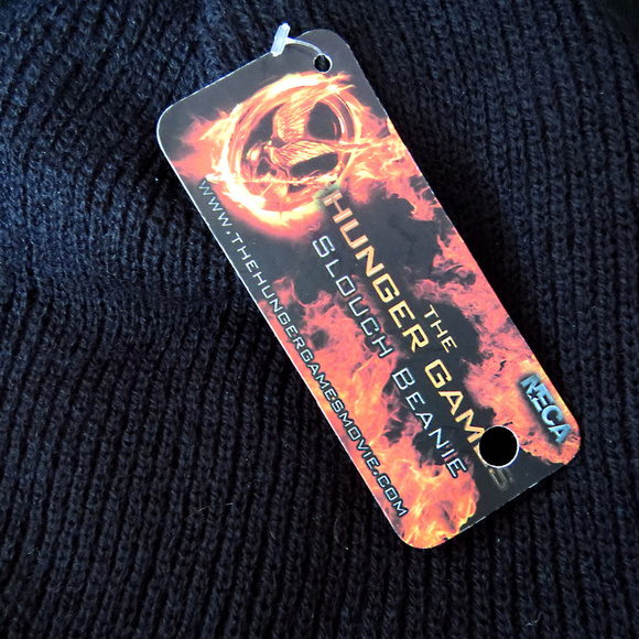 Neca | Accessories | Nwt Neca Hunger Games Mockingjay Slouch Beanie Hat ...