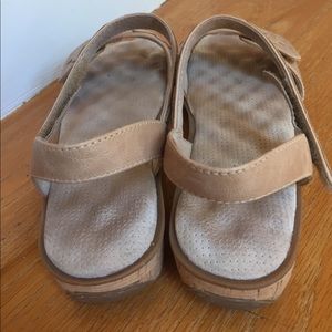 SoftWalk | Shoes | Softwalk Sandals Super Foamy Insole Rubber Soles ...