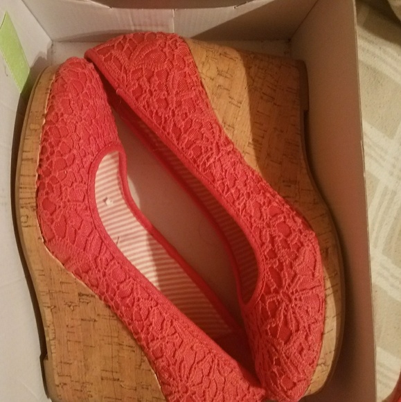 Covington | Shoes | Coral 3 Inch Wedge Shoes | Poshmark