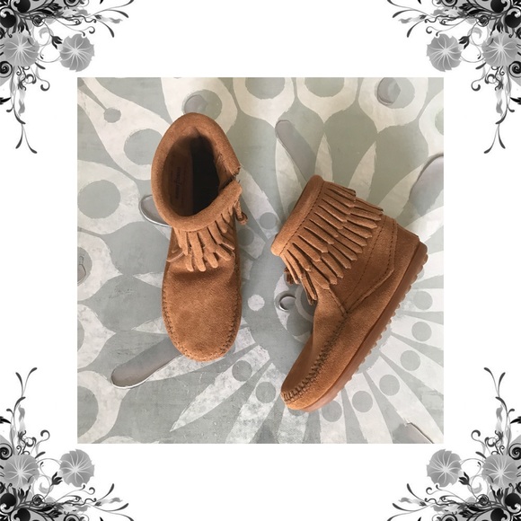 Minnetonka | Shoes | Minnetonka Girls Tan Suede Fringe Moccasin Boots ...