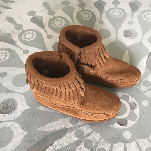 Minnetonka | Shoes | Minnetonka Girls Tan Suede Fringe Moccasin Boots ...