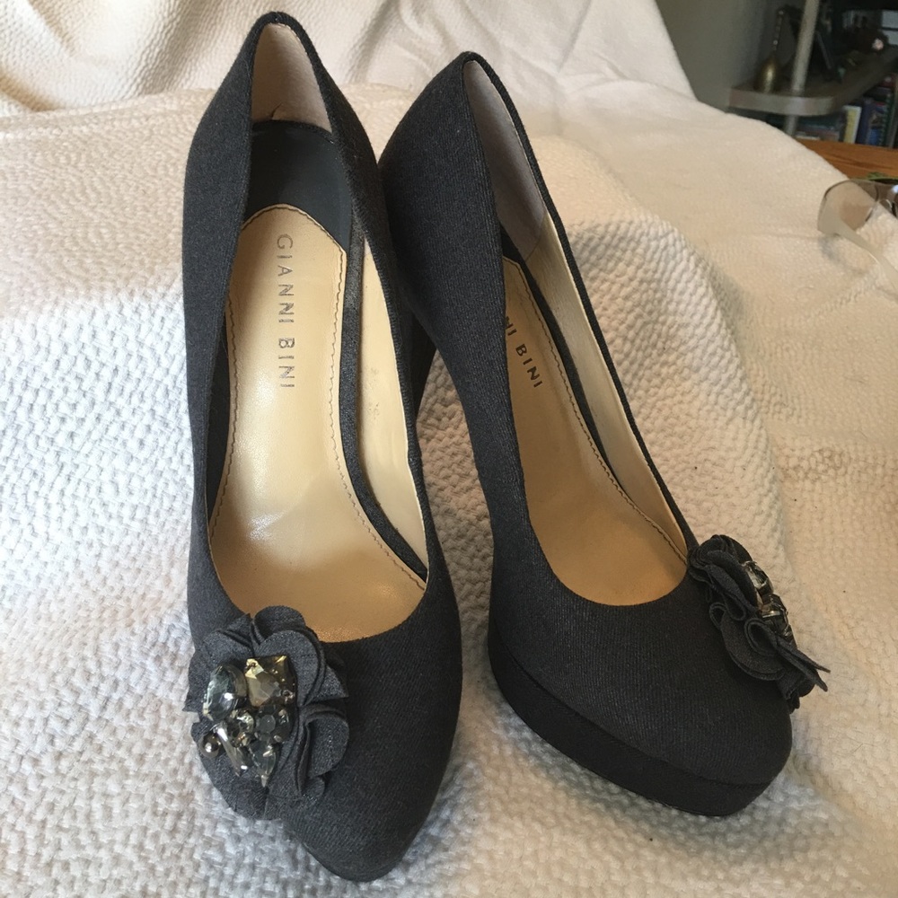 Beautiful Gianni Bini Heels - Gem