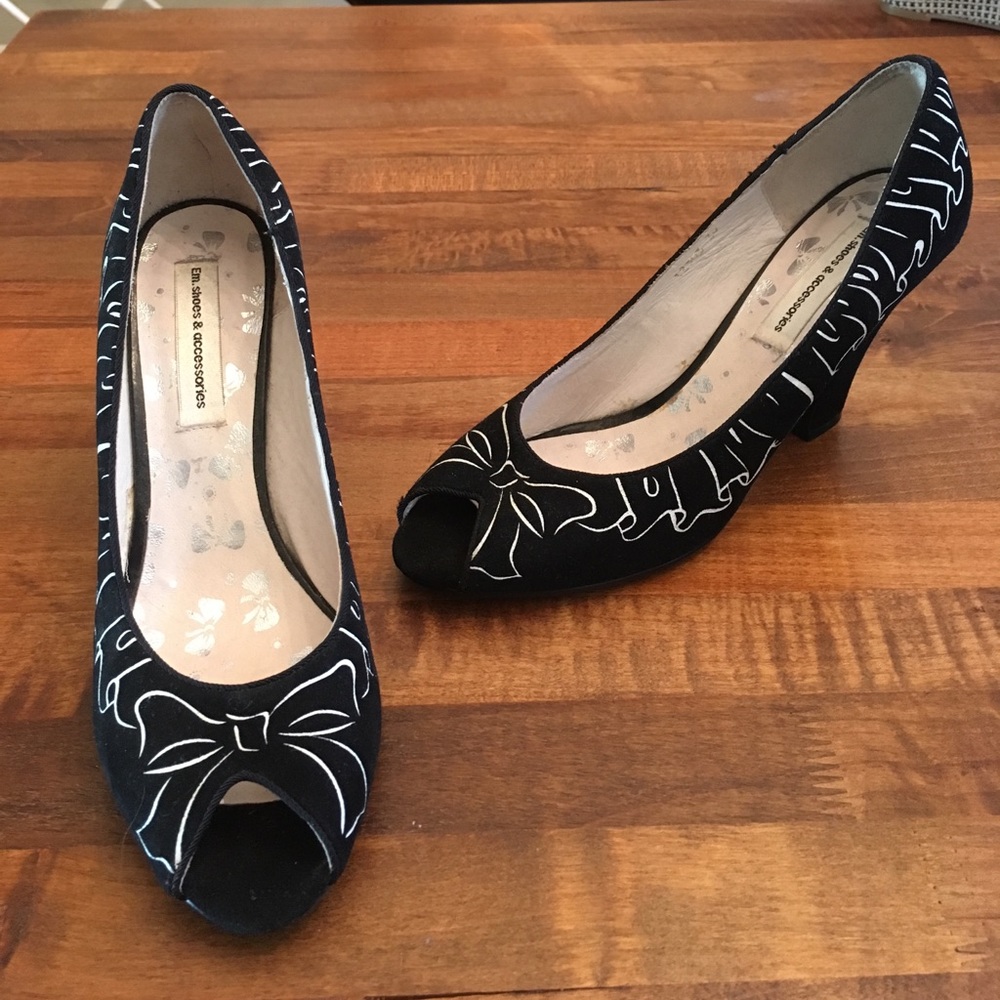 Em. Shoes & Accessories Black Velvet Bow Heels 7.5 - Gem