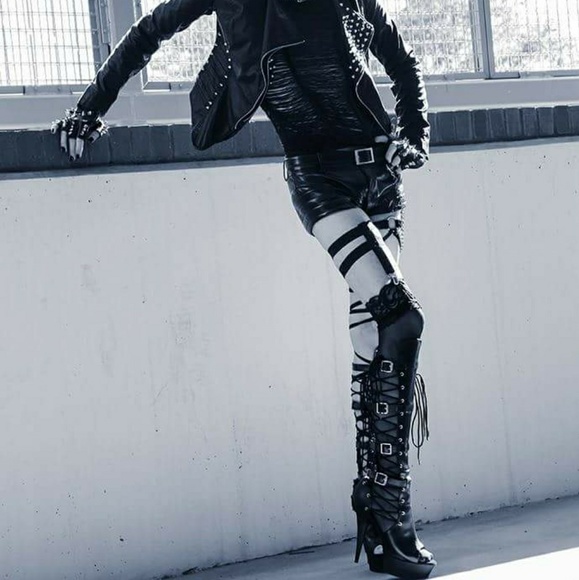 Dolls Kill | Accessories | Black Stretchy Double Leg Garter Strap Cute ...