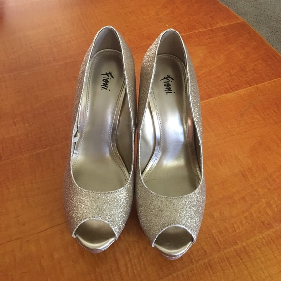 FIONI Clothing | Shoes | Fioni Gold Sparkle Heels | Poshmark