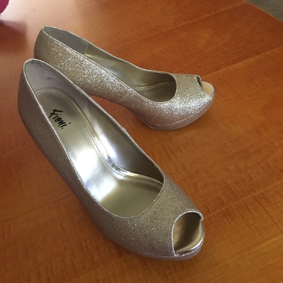FIONI Clothing | Shoes | Fioni Gold Sparkle Heels | Poshmark
