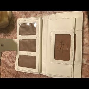 Buxton | Bags | White Leather Buxton Wallet | Poshmark