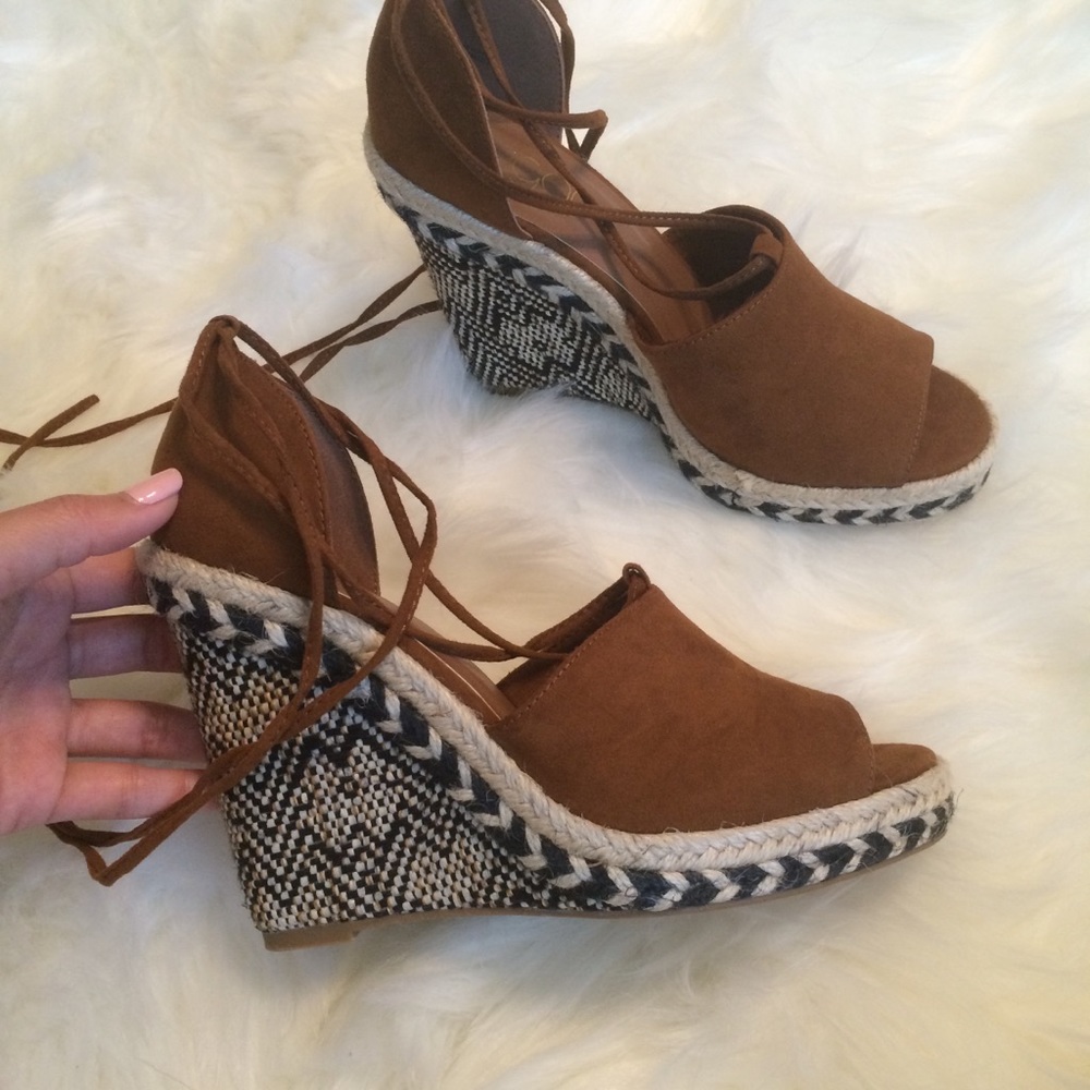 Cute Wedge Sandals - Gem