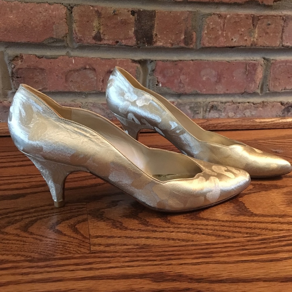 Stuart Weitzman 1988 Champagne Gold Pumps - Gem