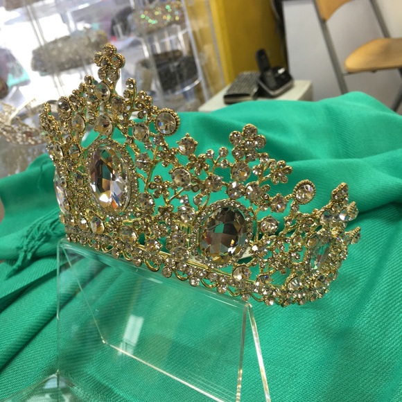 Iceaholic | Accessories | Dora Tiara Gold W Clear Crystals | Poshmark