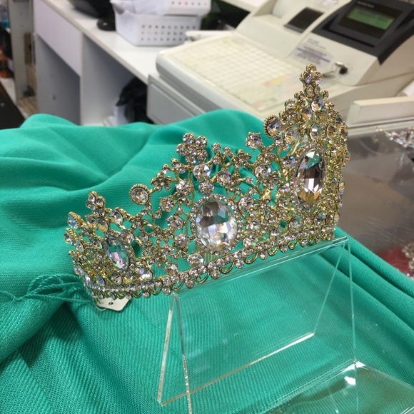 Iceaholic | Accessories | Dora Tiara Gold W Clear Crystals | Poshmark